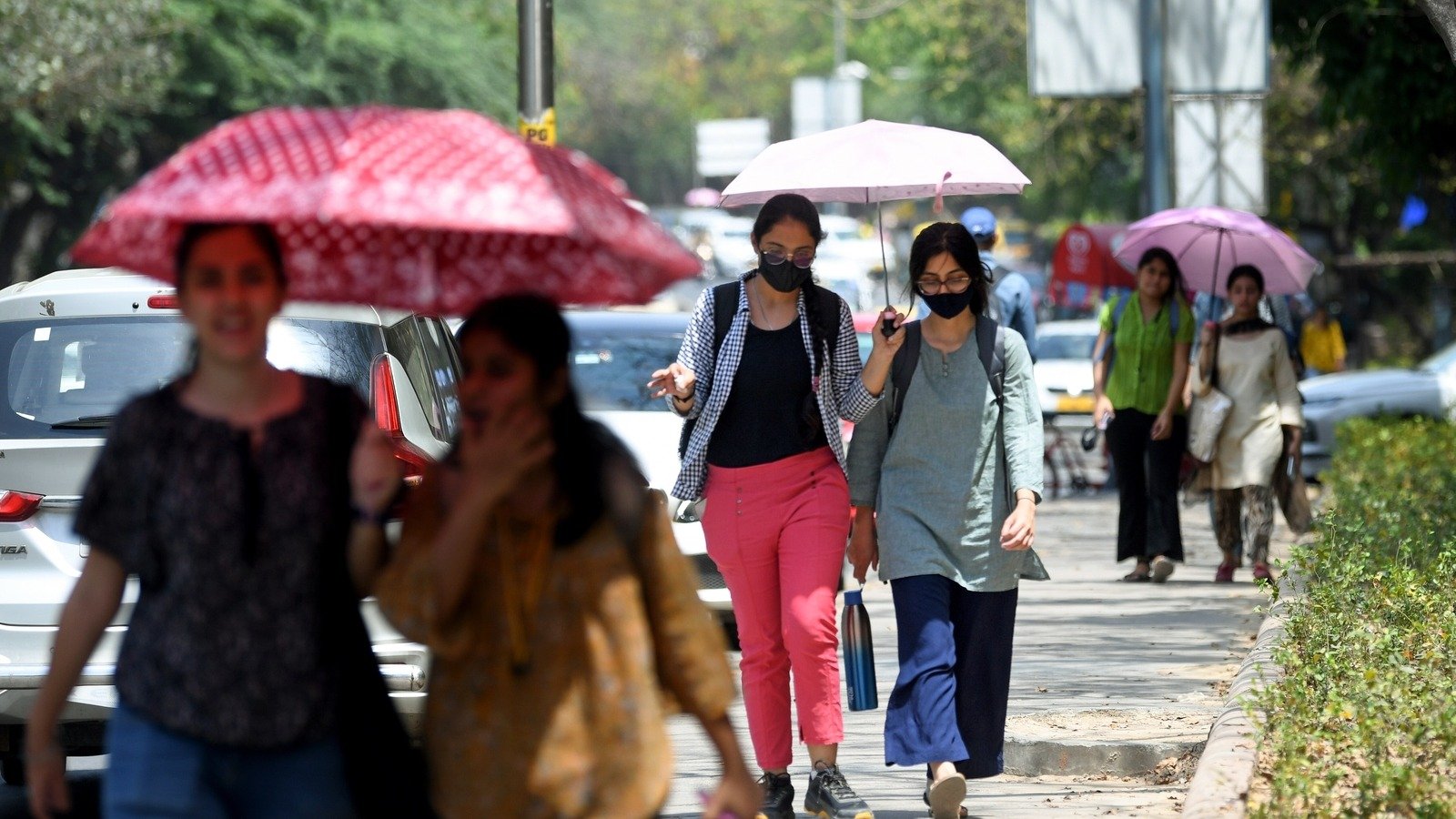 Dynamic Weather Patterns Sweep India: Rain, Snow, And Heatwaves Impact ...